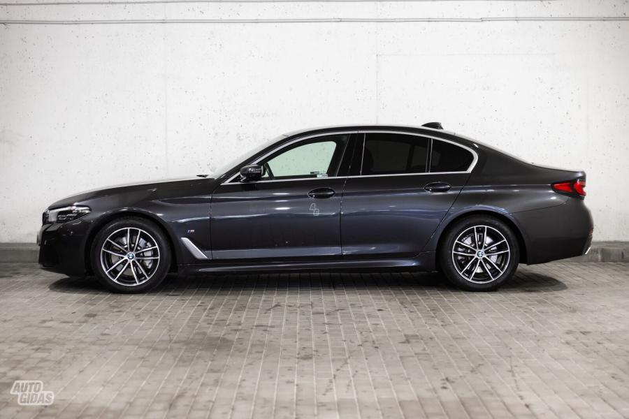 Pelēks BMW 530 2021 Viļņa, ar dzinēja tilpumu 2.00 L un nobraukumu 58 tūkst. km par 37991 €, foto 7 vietnē AUTOMOTO.COM.LV