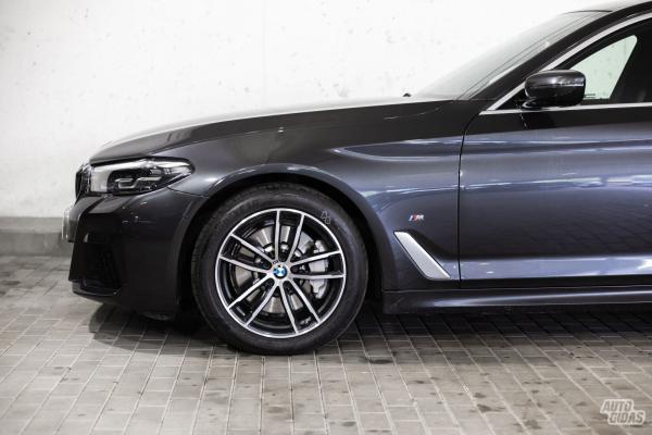 Grey BMW 530 2021 in Vilnius, with an engine capacity of 2.00 L and mileage of 58 thousand km for 37991 €, photo 8 on AUTOMOTO.COM.LV