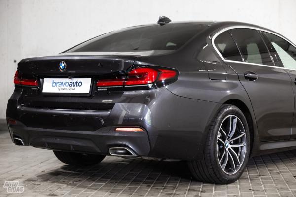 Grey BMW 530 2021 in Vilnius, with an engine capacity of 2.00 L and mileage of 58 thousand km for 37991 €, photo 11 on AUTOMOTO.COM.LV