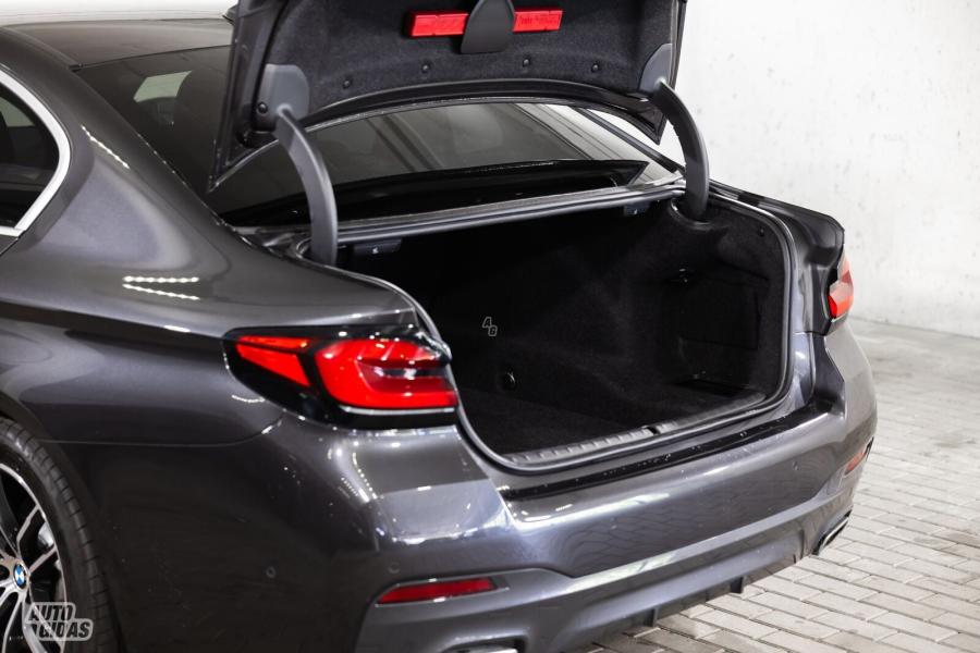 Pelēks BMW 530 2021 Viļņa, ar dzinēja tilpumu 2.00 L un nobraukumu 58 tūkst. km par 37991 €, foto 13 vietnē AUTOMOTO.COM.LV