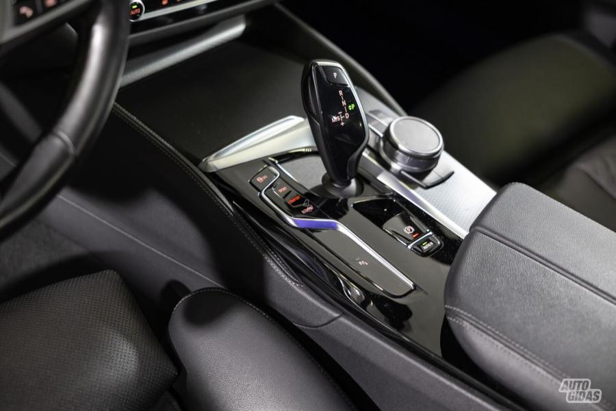Pelēks BMW 530 2021 Viļņa, ar dzinēja tilpumu 2.00 L un nobraukumu 58 tūkst. km par 37991 €, foto 16 vietnē AUTOMOTO.COM.LV