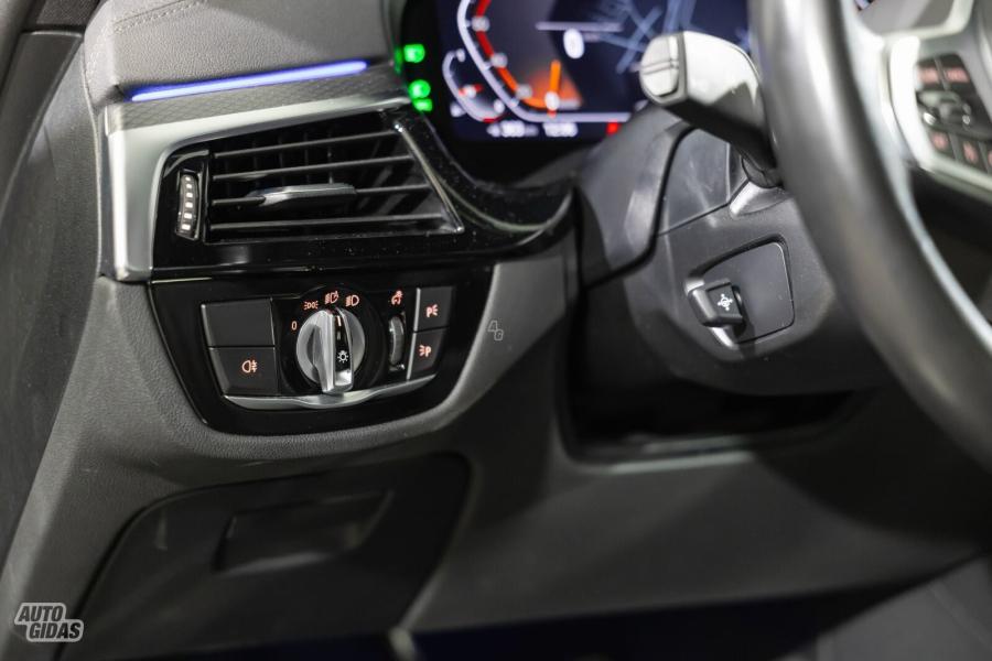 Pelēks BMW 530 2021 Viļņa, ar dzinēja tilpumu 2.00 L un nobraukumu 58 tūkst. km par 37991 €, foto 17 vietnē AUTOMOTO.COM.LV