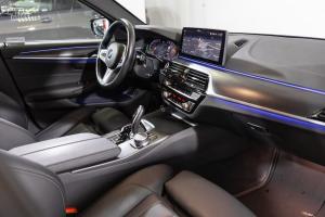 Pelēks BMW 530 2021 Viļņa, ar dzinēja tilpumu 2.00 L un nobraukumu 58 tūkst. km par 37991 €, foto 20 vietnē AUTOMOTO.COM.LV