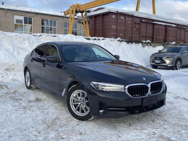 Grey BMW 530 2022 in Vilnius, with an engine capacity of 2.00 L and mileage of 43 thousand km for 29900 €, photo 5 on AUTOMOTO.COM.LV