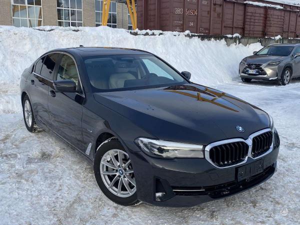 Grey BMW 530 2022 in Vilnius, with an engine capacity of 2.00 L and mileage of 43 thousand km for 29900 €, photo 6 on AUTOMOTO.COM.LV