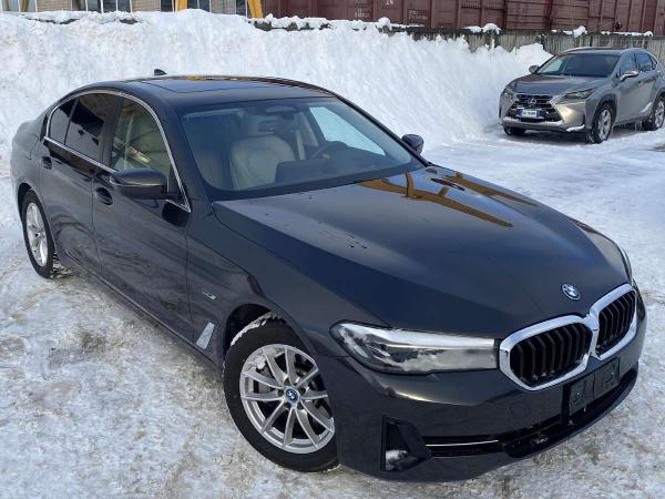 Grey BMW 530 2022 in Vilnius, with an engine capacity of 2.00 L and mileage of 43 thousand km for 29900 €, photo 7 on AUTOMOTO.COM.LV