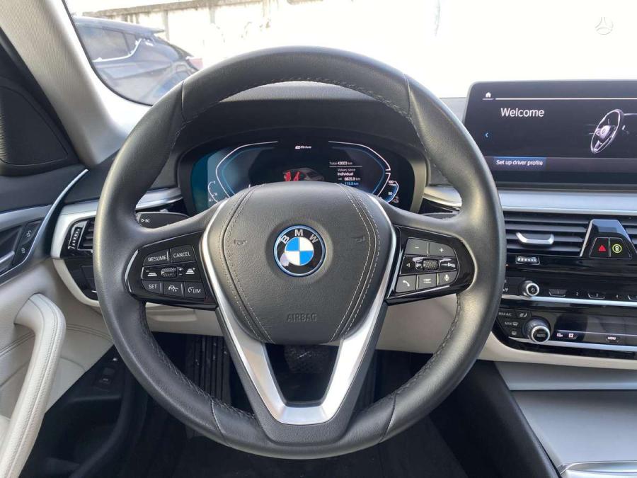 Pelēks BMW 530 2022 Viļņa, ar dzinēja tilpumu 2.00 L un nobraukumu 43 tūkst. km par 29900 €, foto 21 vietnē AUTOMOTO.COM.LV