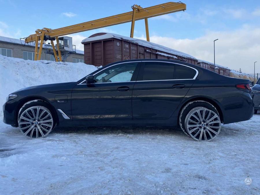 Pelēks BMW 530 2022 Viļņa, ar dzinēja tilpumu 2.00 L un nobraukumu 43 tūkst. km par 29900 €, foto 31 vietnē AUTOMOTO.COM.LV