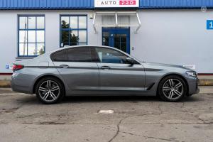 Pelēks BMW 530 2022 Viļņa, ar dzinēja tilpumu 2.99 L un nobraukumu 144 tūkst. km par 39900 €, foto 7 vietnē AUTOMOTO.COM.LV