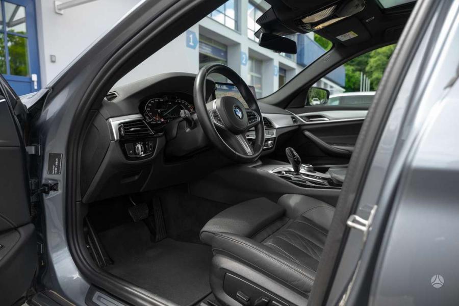 Pelēks BMW 530 2022 Viļņa, ar dzinēja tilpumu 2.99 L un nobraukumu 144 tūkst. km par 39900 €, foto 13 vietnē AUTOMOTO.COM.LV
