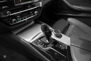 Pelēks BMW 530 2022 Viļņa, ar dzinēja tilpumu 2.99 L un nobraukumu 144 tūkst. km par 39900 €, foto 18 vietnē AUTOMOTO.COM.LV