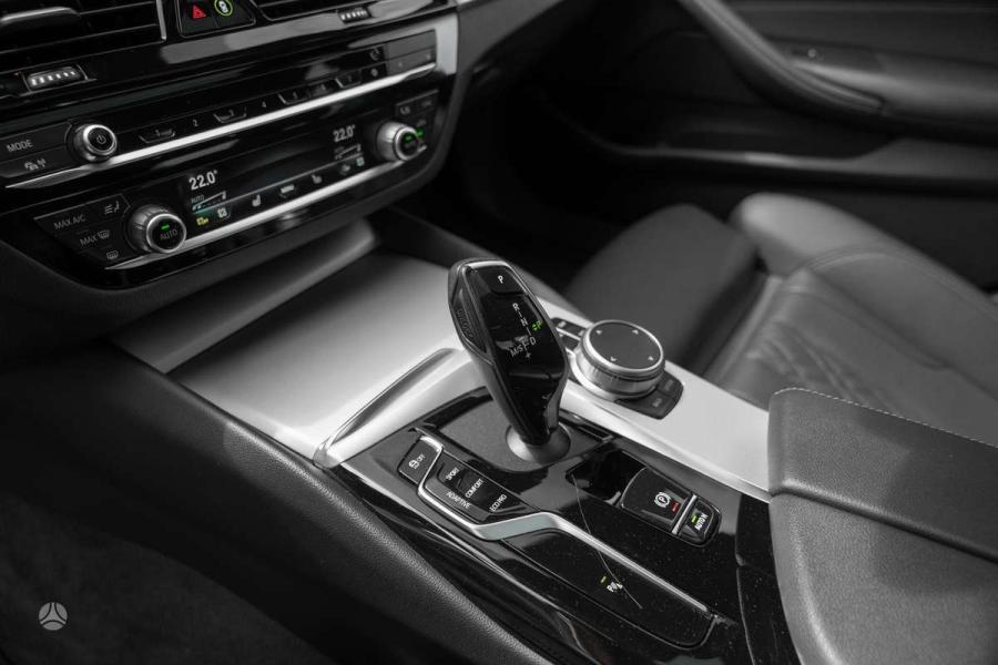 Pelēks BMW 530 2022 Viļņa, ar dzinēja tilpumu 2.99 L un nobraukumu 144 tūkst. km par 39900 €, foto 18 vietnē AUTOMOTO.COM.LV