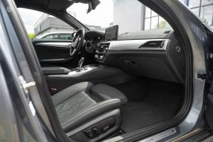 Pelēks BMW 530 2022 Viļņa, ar dzinēja tilpumu 2.99 L un nobraukumu 144 tūkst. km par 39900 €, foto 22 vietnē AUTOMOTO.COM.LV