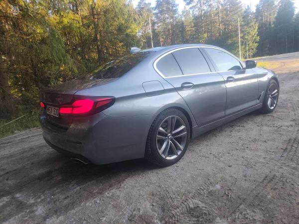 Pelēks BMW 530 2022 Viļņa, ar dzinēja tilpumu 2.00 L un nobraukumu 122 tūkst. km par 28000 €, foto 1 vietnē AUTOMOTO.COM.LV