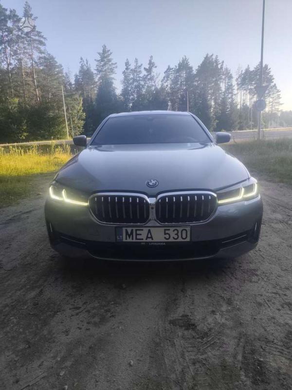 Pelēks BMW 530 2022 Viļņa, ar dzinēja tilpumu 2.00 L un nobraukumu 122 tūkst. km par 28000 €, foto 3 vietnē AUTOMOTO.COM.LV