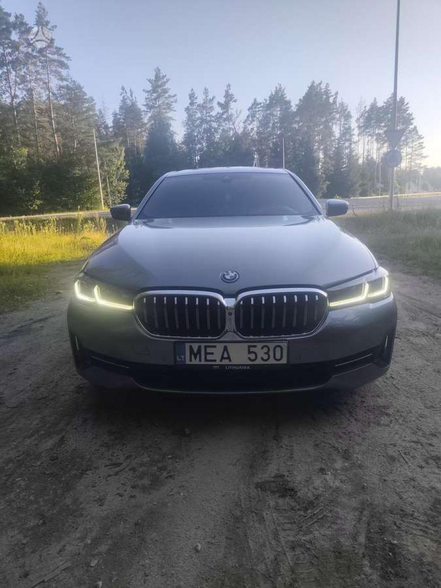 Pelēks BMW 530 2022 Viļņa, ar dzinēja tilpumu 2.00 L un nobraukumu 122 tūkst. km par 28000 €, foto 4 vietnē AUTOMOTO.COM.LV