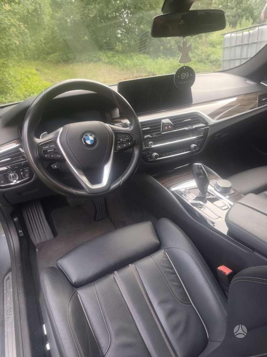 Pelēks BMW 530 2022 Viļņa, ar dzinēja tilpumu 2.00 L un nobraukumu 122 tūkst. km par 28000 €, foto 12 vietnē AUTOMOTO.COM.LV