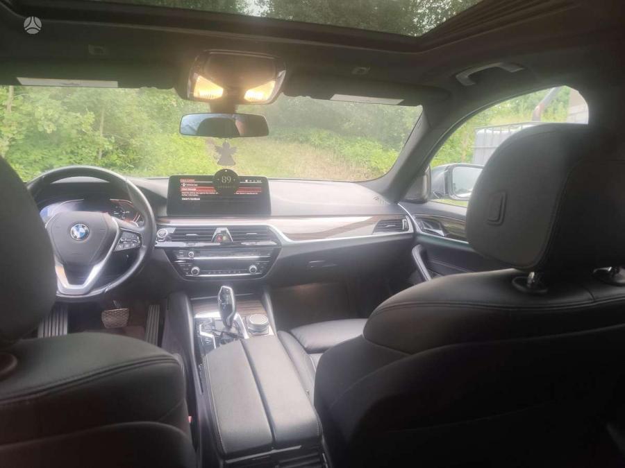 Pelēks BMW 530 2022 Viļņa, ar dzinēja tilpumu 2.00 L un nobraukumu 122 tūkst. km par 28000 €, foto 13 vietnē AUTOMOTO.COM.LV