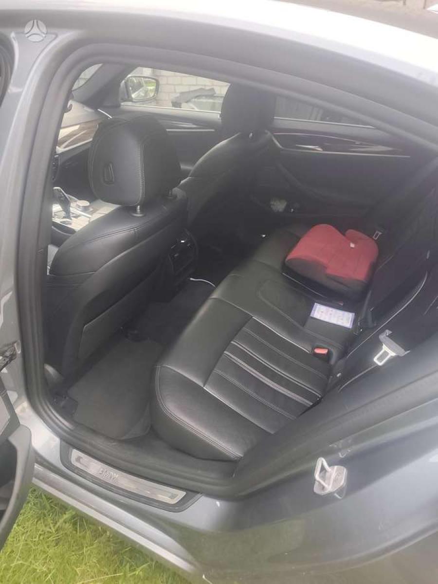 Pelēks BMW 530 2022 Viļņa, ar dzinēja tilpumu 2.00 L un nobraukumu 122 tūkst. km par 28000 €, foto 14 vietnē AUTOMOTO.COM.LV