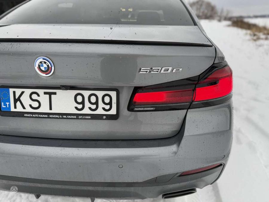 Grey BMW 530 2023 in Kaunas, with an engine capacity of 2.00 L and mileage of 62 thousand km for 38500 €, photo 7 on AUTOMOTO.COM.LV