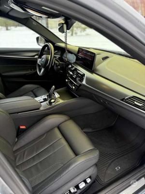 Grey BMW 530 2023 in Kaunas, with an engine capacity of 2.00 L and mileage of 62 thousand km for 38500 €, photo 10 on AUTOMOTO.COM.LV