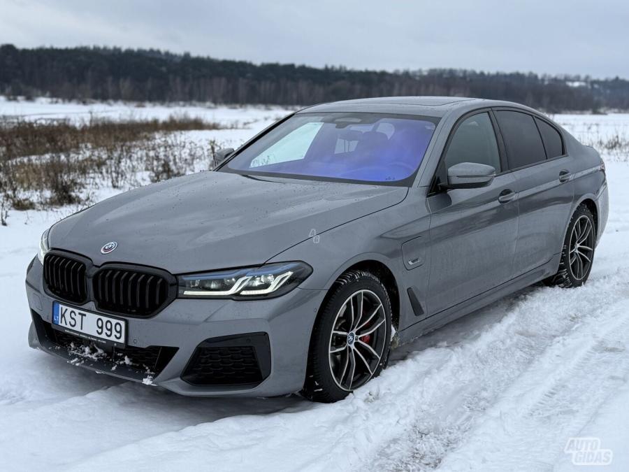 Pelēks BMW 530 2023 Kauņa, ar dzinēja tilpumu 2.00 L un nobraukumu 62 tūkst. km par 38500 €, foto 1 vietnē AUTOMOTO.COM.LV
