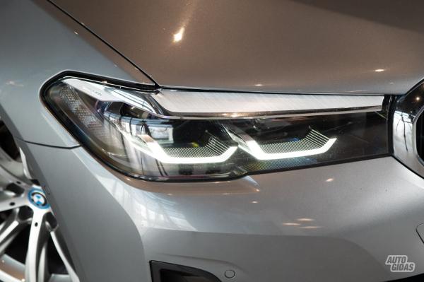 Grey BMW 530 2023 in Kaunas, with an engine capacity of 2.00 L and mileage of 84 thousand km for 34441 €, photo 4 on AUTOMOTO.COM.LV