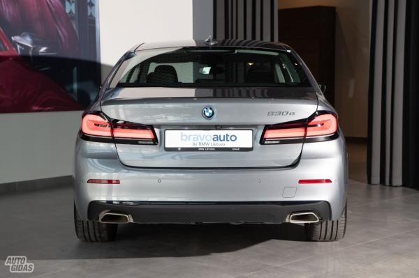 Grey BMW 530 2023 in Kaunas, with an engine capacity of 2.00 L and mileage of 84 thousand km for 34441 €, photo 6 on AUTOMOTO.COM.LV