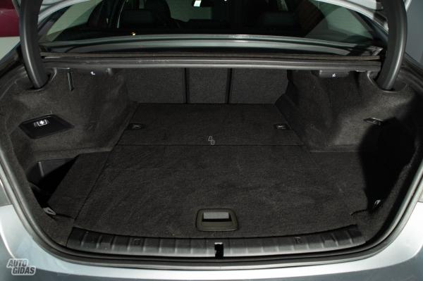 Grey BMW 530 2023 in Kaunas, with an engine capacity of 2.00 L and mileage of 84 thousand km for 34441 €, photo 9 on AUTOMOTO.COM.LV