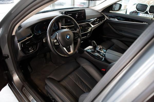 Grey BMW 530 2023 in Kaunas, with an engine capacity of 2.00 L and mileage of 84 thousand km for 34441 €, photo 10 on AUTOMOTO.COM.LV
