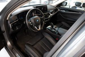 Grey BMW 530 2023 in Kaunas, with an engine capacity of 2.00 L and mileage of 84 thousand km for 34441 €, photo 11 on AUTOMOTO.COM.LV
