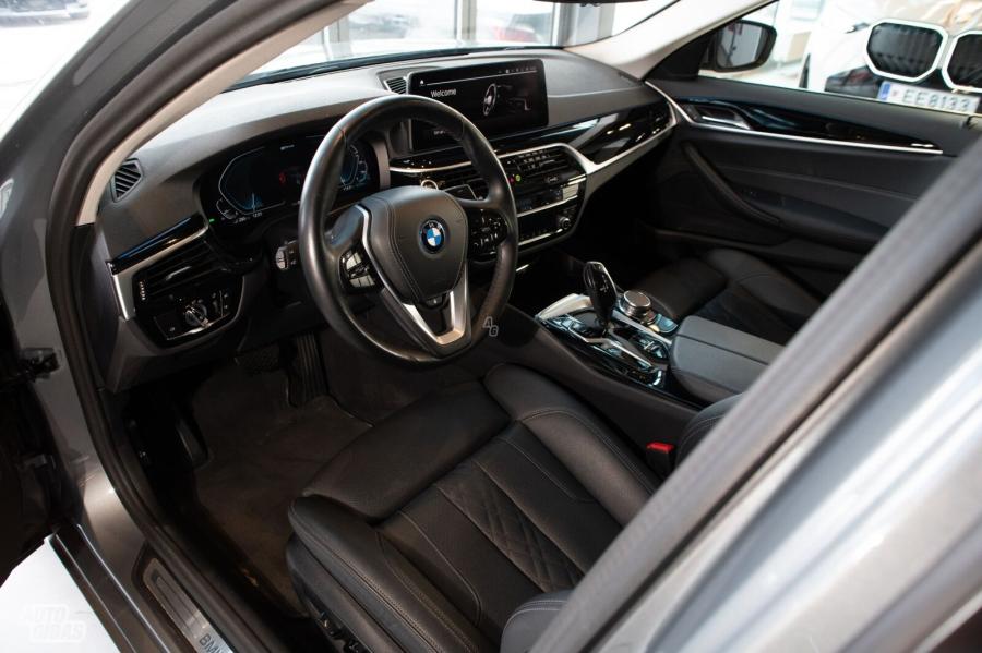 Grey BMW 530 2023 in Kaunas, with an engine capacity of 2.00 L and mileage of 84 thousand km for 34441 €, photo 11 on AUTOMOTO.COM.LV