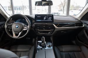 Grey BMW 530 2023 in Kaunas, with an engine capacity of 2.00 L and mileage of 84 thousand km for 34441 €, photo 16 on AUTOMOTO.COM.LV