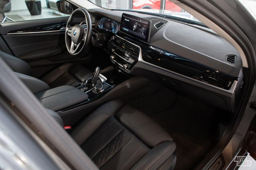 Grey BMW 530 2023 in Kaunas, with an engine capacity of 2.00 L and mileage of 84 thousand km for 34441 €, photo 19 on AUTOMOTO.COM.LV