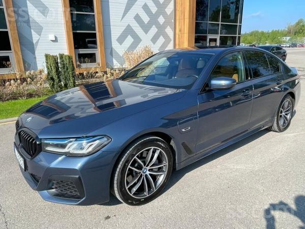 Pelēks BMW 530 2023 Rīga, ar dzinēja tilpumu 2.00 L un nobraukumu 81 tūkst. km par 37500 €, foto  vietnē AUTOMOTO.COM.LV