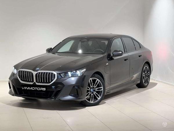 Pelēks BMW 530 2024 Viļņa, ar dzinēja tilpumu 2.00 L un nobraukumu 20 tūkst. km par 53900 €, foto 1 vietnē AUTOMOTO.COM.LV