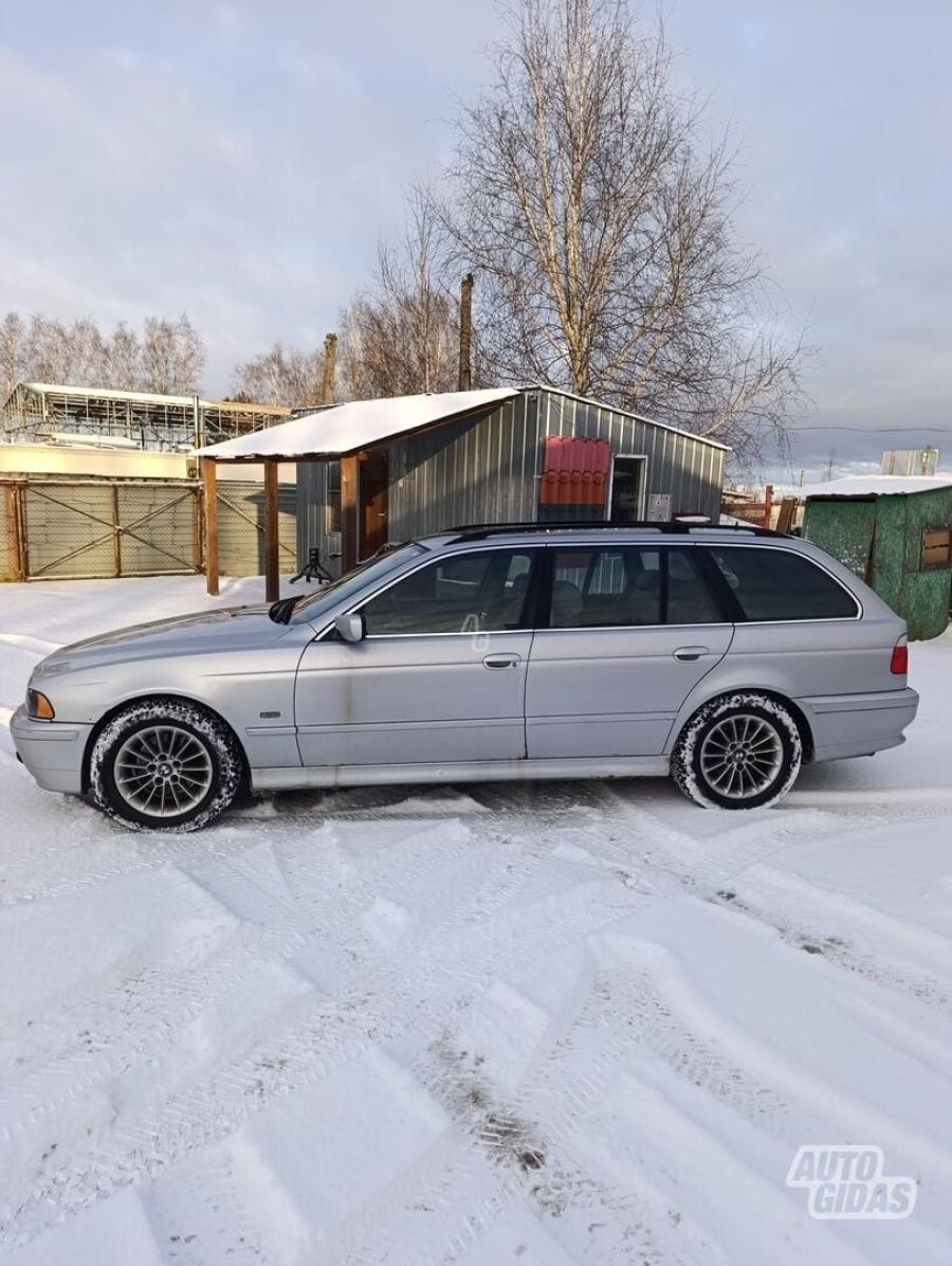 Grey BMW 530 2000 in Panevezys, with an engine capacity of 3.00 L and mileage of 400 thousand km for 1300 €, photo 4 on AUTOMOTO.COM.LV