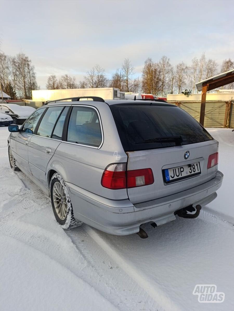 Grey BMW 530 2000 in Panevezys, with an engine capacity of 3.00 L and mileage of 400 thousand km for 1300 €, photo 5 on AUTOMOTO.COM.LV
