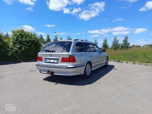 Pelēks BMW 530 2000 Viļņa, ar dzinēja tilpumu 2.90 L un nobraukumu 308 tūkst. km par 1300 €, foto 4 vietnē AUTOMOTO.COM.LV
