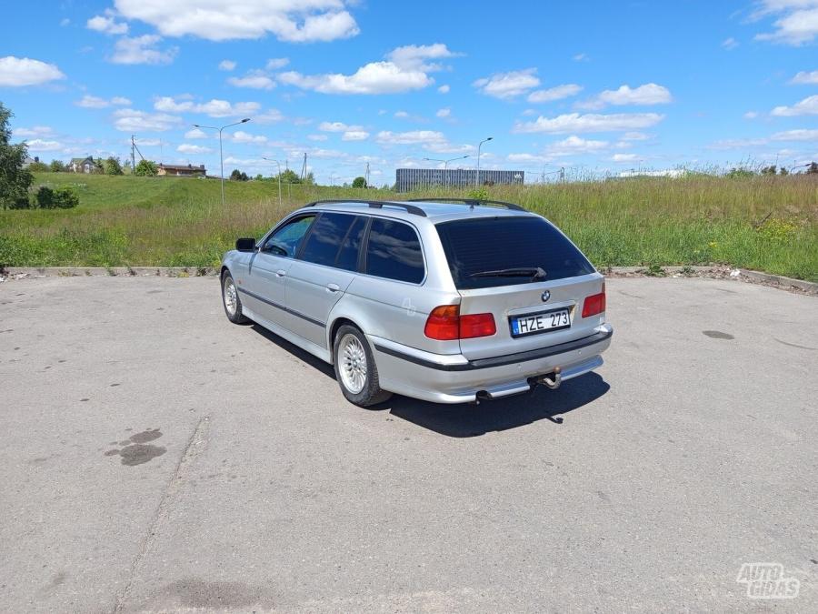 Pelēks BMW 530 2000 Viļņa, ar dzinēja tilpumu 2.90 L un nobraukumu 308 tūkst. km par 1300 €, foto 5 vietnē AUTOMOTO.COM.LV