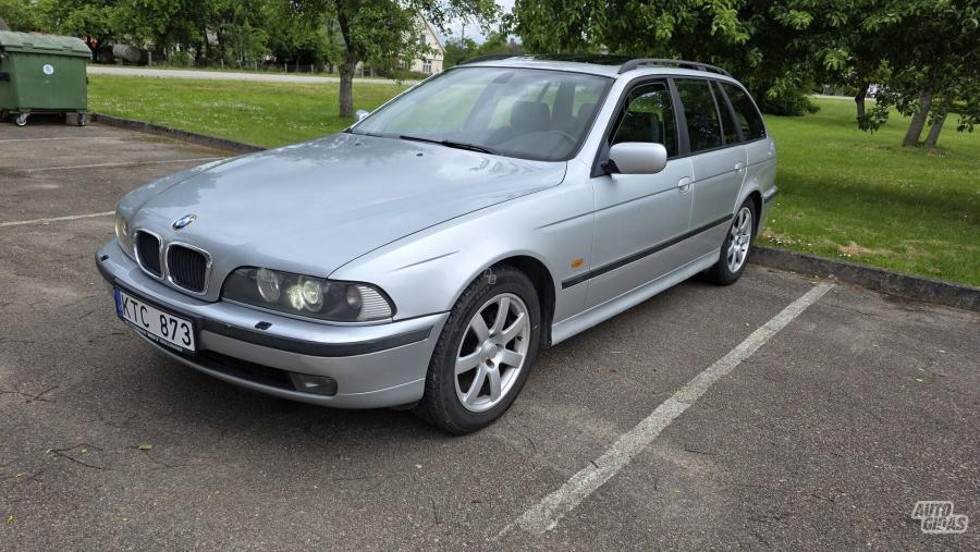 Pelēks BMW 530 2000 Kretinga, ar dzinēja tilpumu 3.00 L un nobraukumu 300 tūkst. km par 1400 €, foto 1 vietnē AUTOMOTO.COM.LV