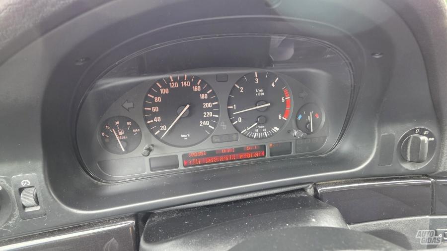 Pelēks BMW 530 2000 Kretinga, ar dzinēja tilpumu 3.00 L un nobraukumu 300 tūkst. km par 1400 €, foto 19 vietnē AUTOMOTO.COM.LV