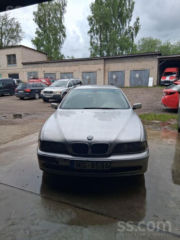 Pelēks BMW 530 2000 Aizkraukle, ar dzinēja tilpumu 3.00 L un nobraukumu 449 tūkst. km par 1850 €, foto 2 vietnē AUTOMOTO.COM.LV