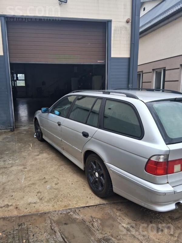 Pelēks BMW 530 2000 Aizkraukle, ar dzinēja tilpumu 3.00 L un nobraukumu 449 tūkst. km par 1850 €, foto 3 vietnē AUTOMOTO.COM.LV