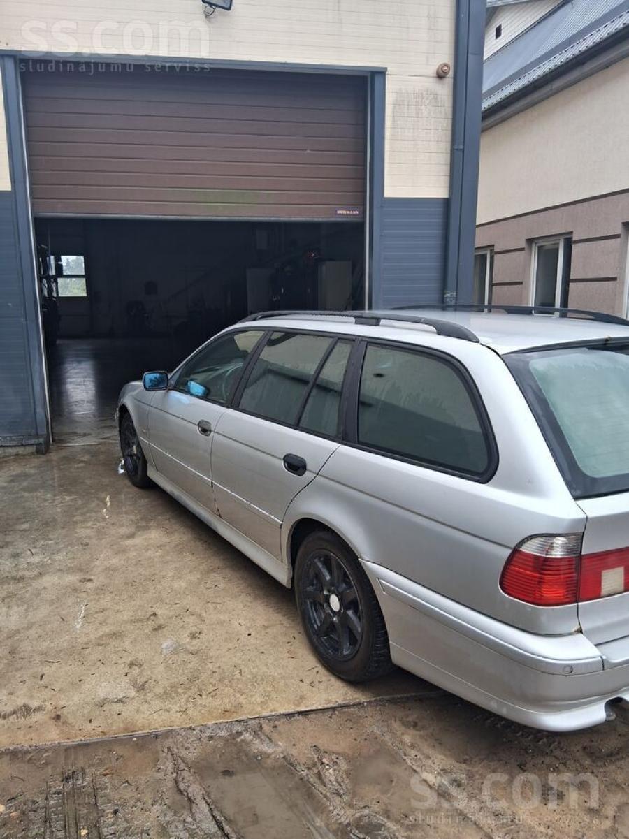 Grey BMW 530 2000 in Aizkraukle, with an engine capacity of 3.00 L and mileage of 449 thousand km for 1850 €, photo 4 on AUTOMOTO.COM.LV