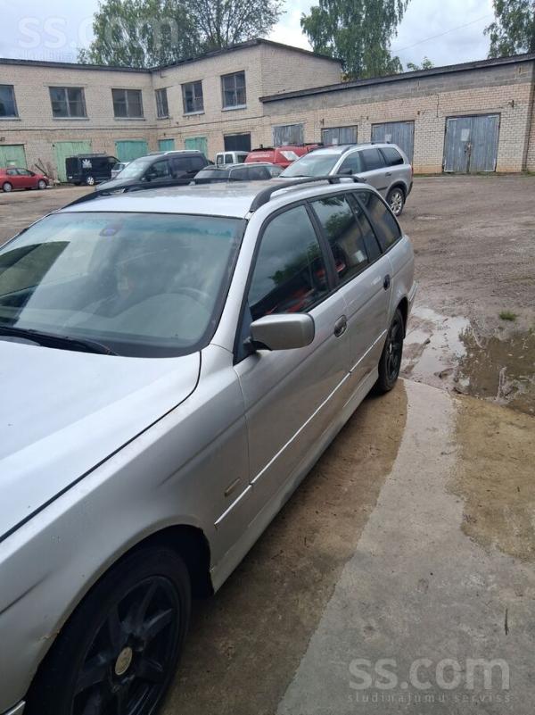 Pelēks BMW 530 2000 Aizkraukle, ar dzinēja tilpumu 3.00 L un nobraukumu 449 tūkst. km par 1850 €, foto 5 vietnē AUTOMOTO.COM.LV
