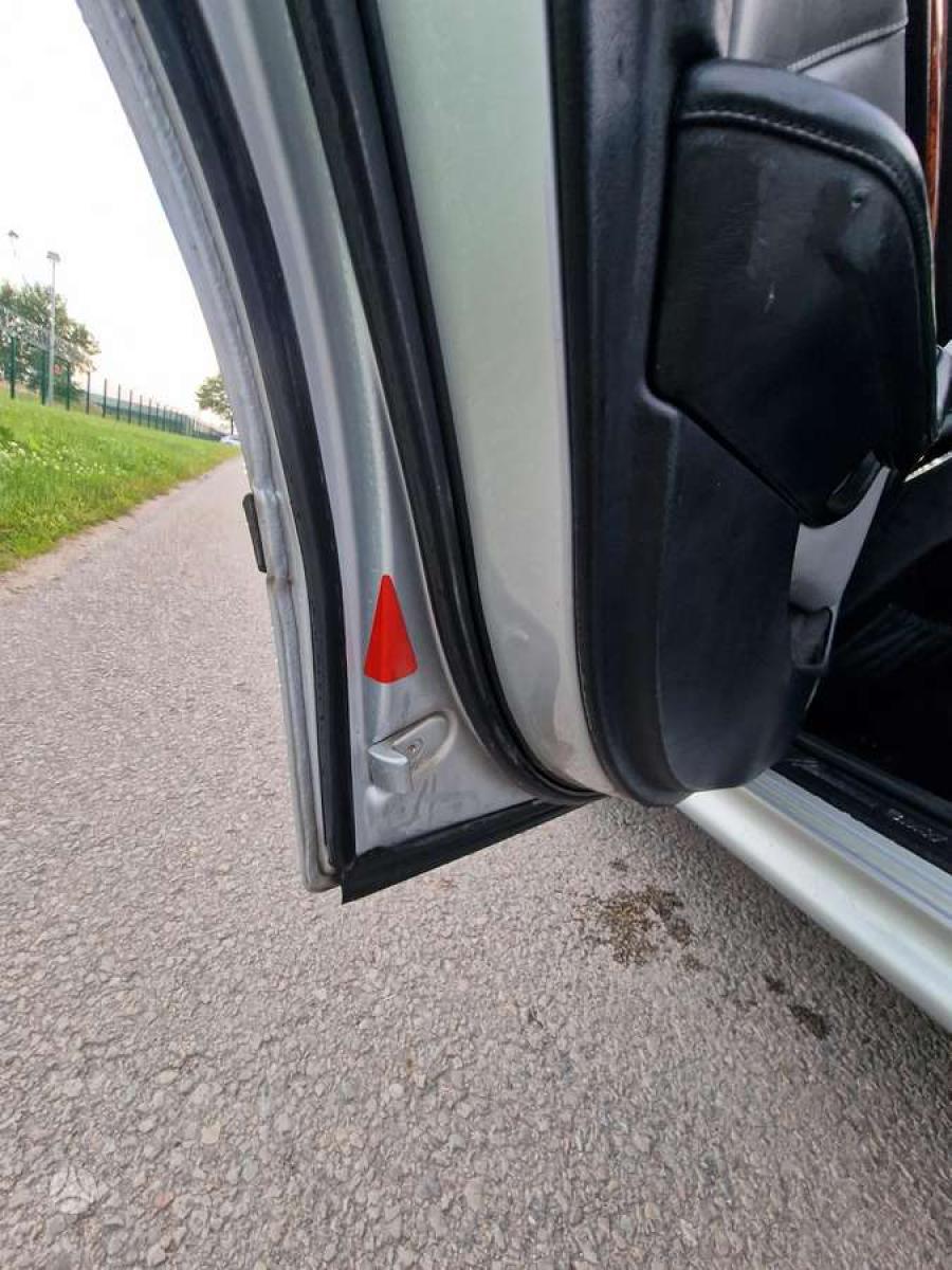 Grey BMW 530 2000 in Klaipeda, with an engine capacity of 2.93 L and mileage of 474 thousand km for 2500 €, photo 26 on AUTOMOTO.COM.LV