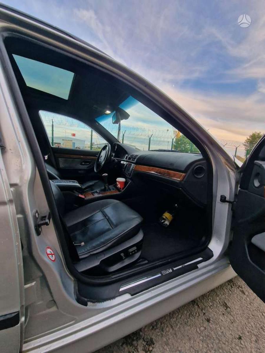 Grey BMW 530 2000 in Klaipeda, with an engine capacity of 2.93 L and mileage of 474 thousand km for 2500 €, photo 32 on AUTOMOTO.COM.LV