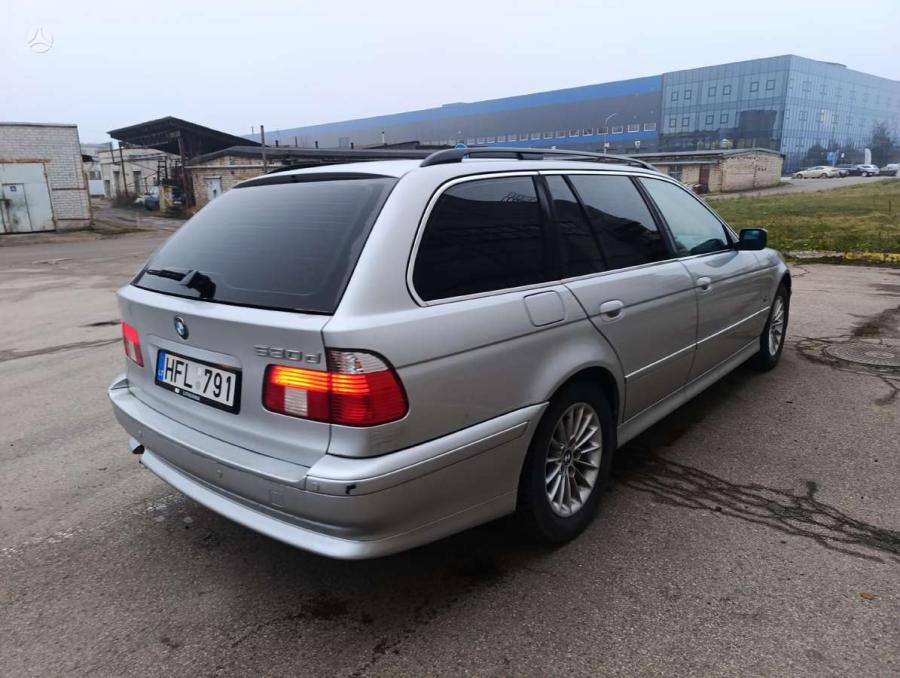 Pelēks BMW 530 2001 Panevēža, ar dzinēja tilpumu 2.93 L un nobraukumu 400 tūkst. km par 1450 €, foto 2 vietnē AUTOMOTO.COM.LV