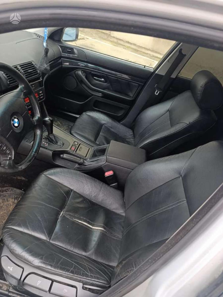 Pelēks BMW 530 2001 Panevēža, ar dzinēja tilpumu 2.93 L un nobraukumu 400 tūkst. km par 1450 €, foto 5 vietnē AUTOMOTO.COM.LV